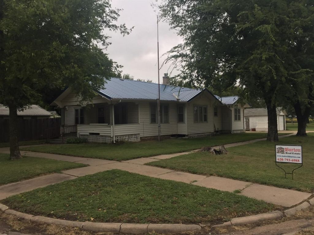 113 S 1st St, Bushton, KS 67427 | Trulia
