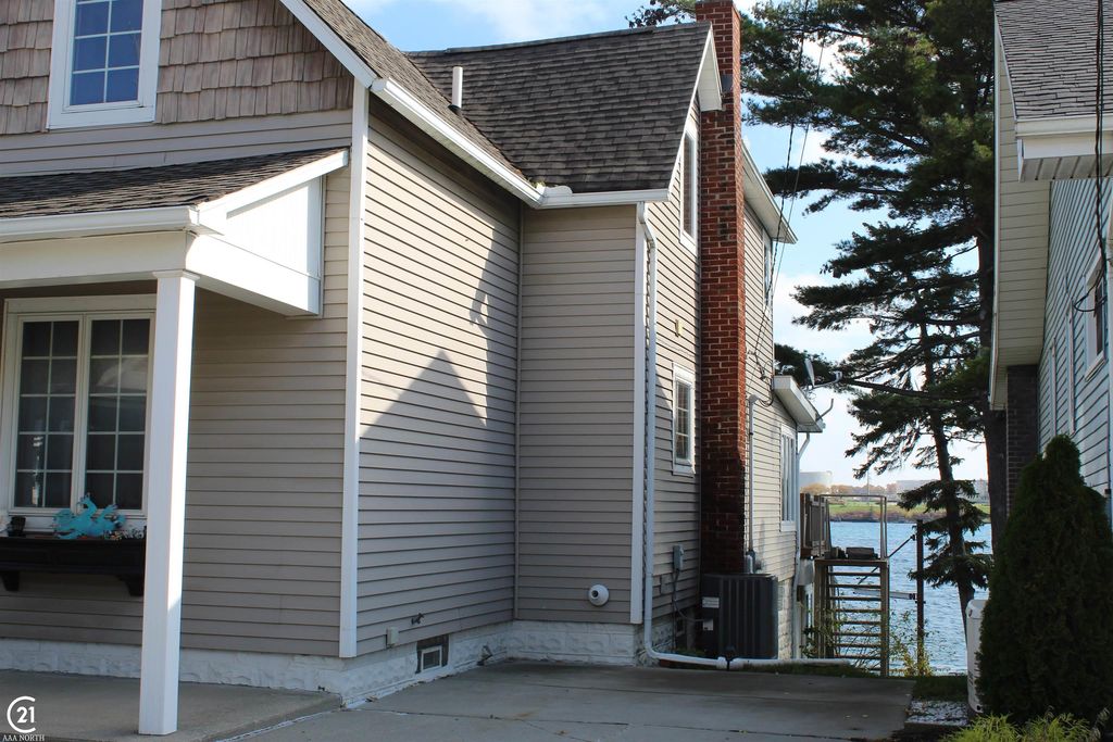 3906 Military St, Port Huron, MI 48060 - See Est. Value, Schools & More