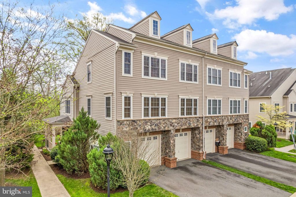 11243 Wortham Crest Cir, Manassas, VA 20109 - See Est. Value, Schools ...