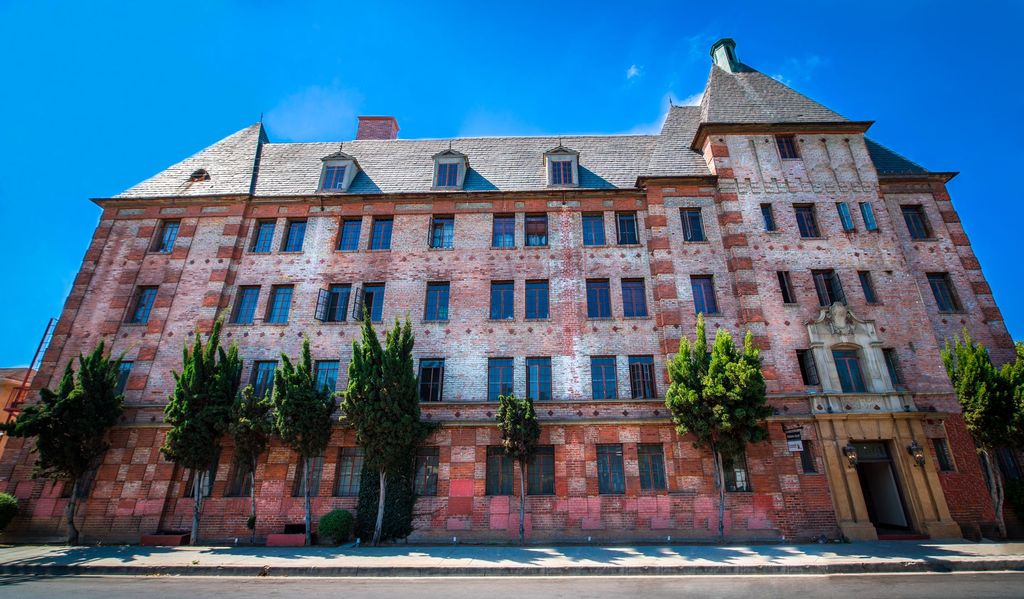 3748 W 9th St #410, Los Angeles, CA 90019 - See Est. Value, Schools & More