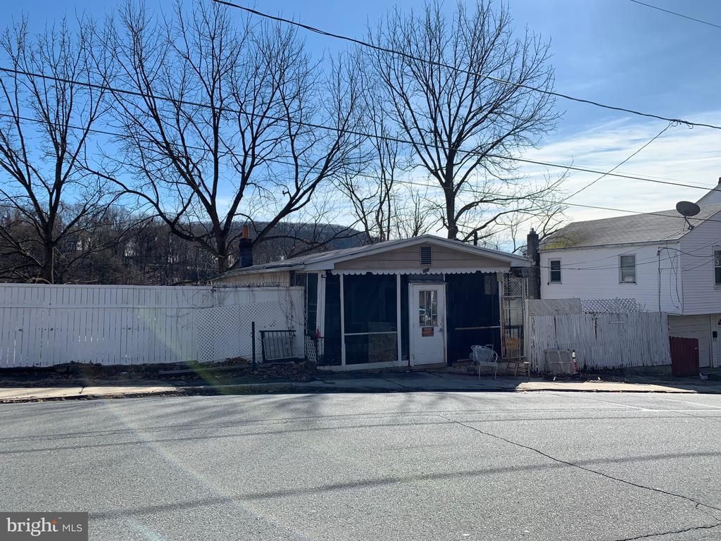 527 E Arch St, Pottsville, PA 17901 - See Est. Value, Schools & More