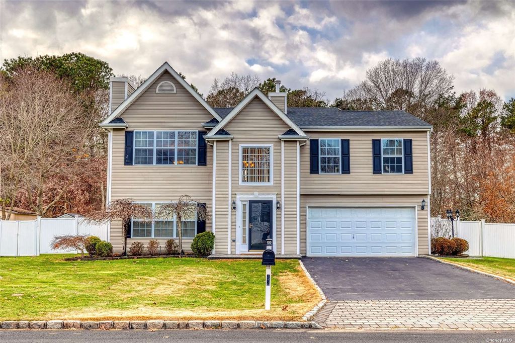 42 Timber Ridge Drive, Coram, NY 11727 | Trulia