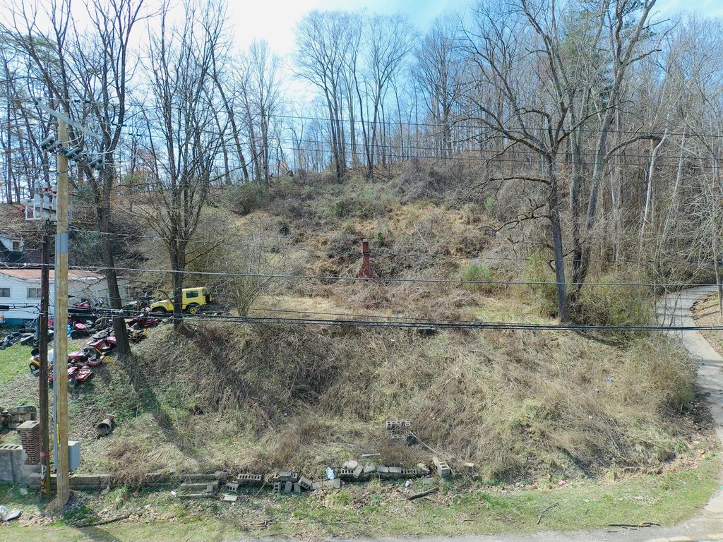 431 W Main St, Beattyville, KY 41311 - See Est. Value, Schools & More