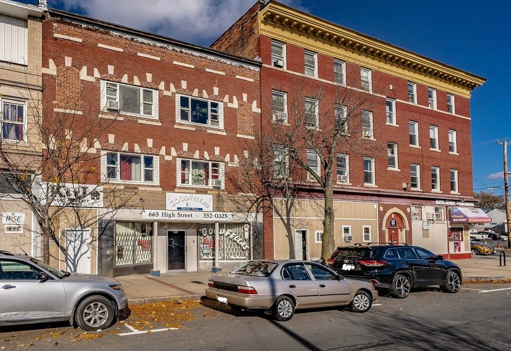 665 High St, Holyoke, MA 01040 - See Est. Value, Schools & More