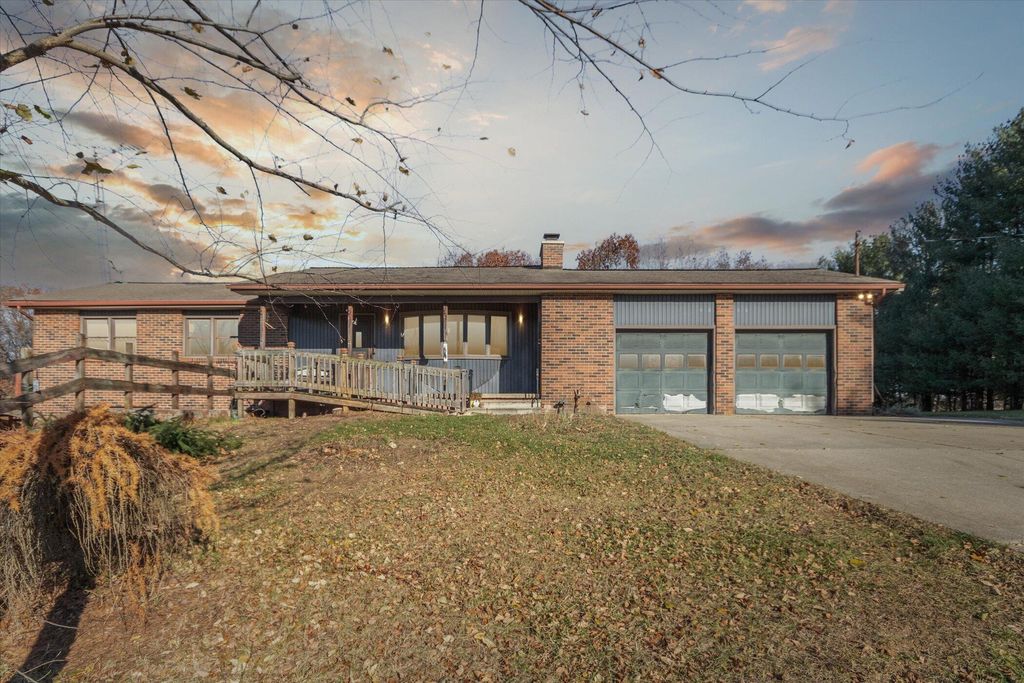 4650 Moon Lake Rd, Jackson, MI 49201 - See Est. Value, Schools & More