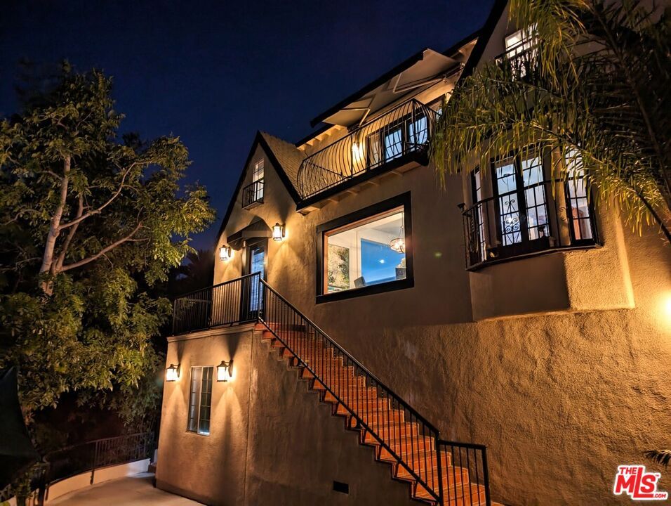 11264 Sunshine Ter, Studio City, CA 91604 - See Est. Value, Schools & More