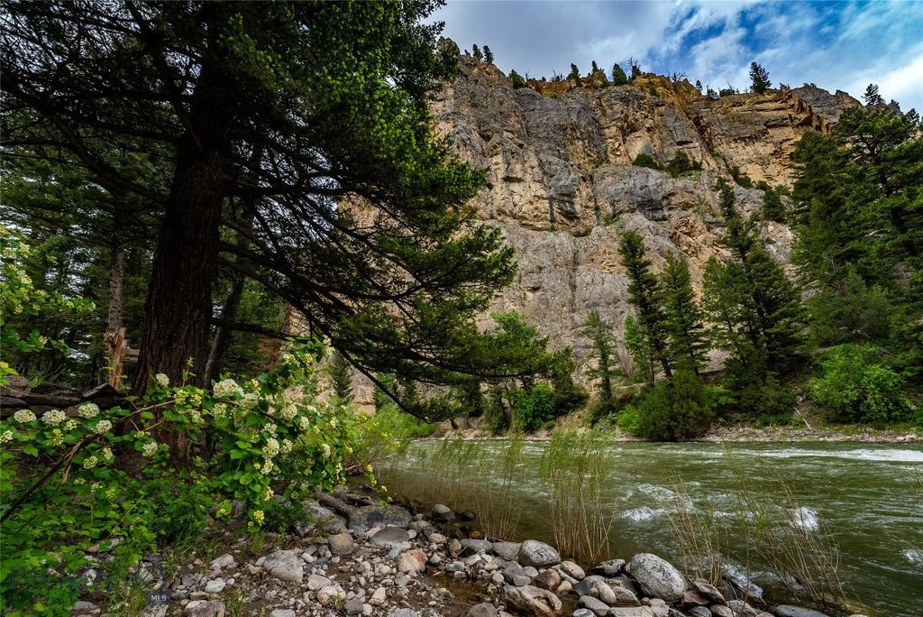 40 Cliff Manor Ln, Gallatin Gateway, MT 59730 | Trulia