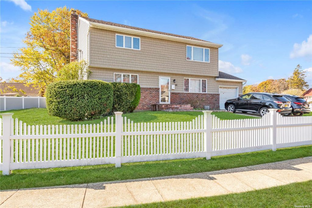 40 N Ronald Drive, Amityville, NY 11701 - See Est. Value, Schools & More