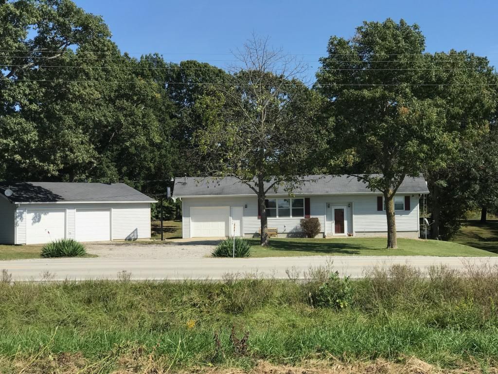 784 County Road 500E, Toledo, IL 62468 - See Est. Value, Schools & More