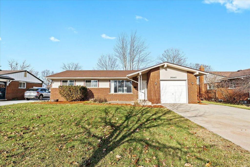 36440 Dover St, Livonia, MI 48150 - See Est. Value, Schools & More