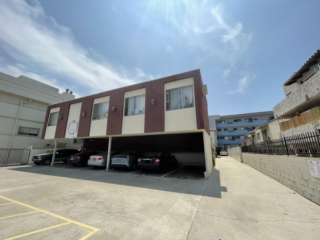 reg981 - Los Angeles, CA | Trulia