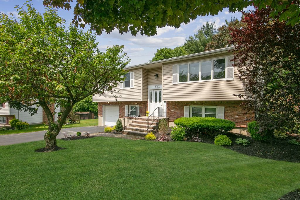 100 Lake Nanuet Dr, Nanuet, NY 10954 - See Est. Value, Schools & More