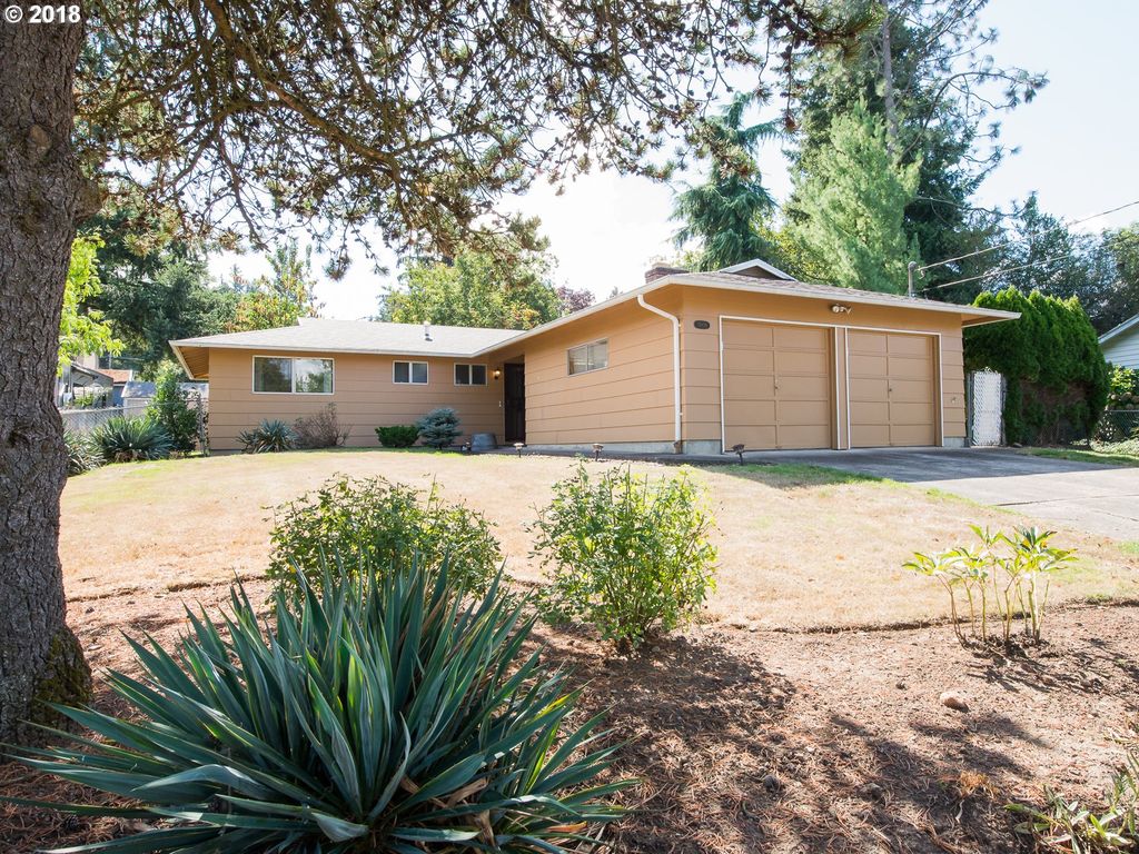 15836 NE Broadway St, Portland, OR 97230 - See Est. Value, Schools & More