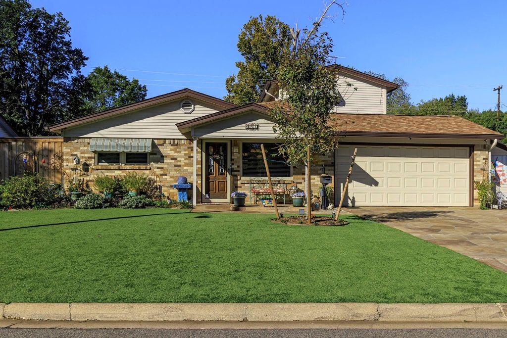 853 Russell Ln, Bedford, TX 76022 - See Est. Value, Schools & More