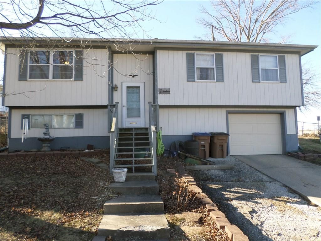 712 W St, Atchison, KS 66002 | MLS# 2596420 - Trulia | Trulia