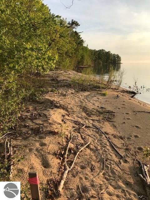 13921 E Bluff Rd, Traverse City, MI 49686 - See Est. Value, Schools & More