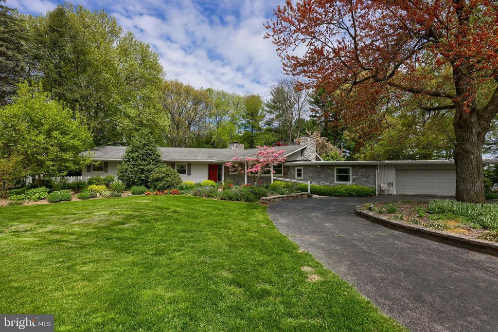 319 E Oregon Rd, Lititz, PA 17543 - See Est. Value, Schools & More