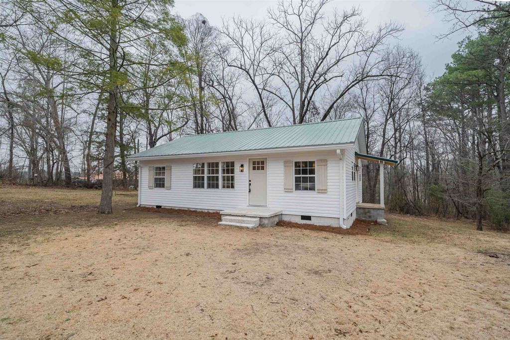 231 Adams St, Selmer, TN 38375 | MLS# 10212638 - Trulia | Trulia