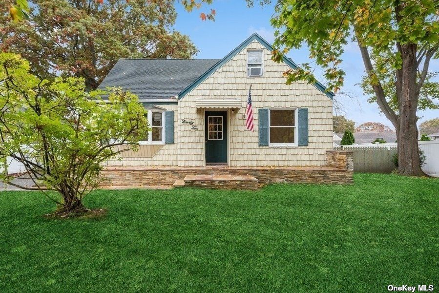 92 Brook Street, West Sayville, NY 11796 | Trulia