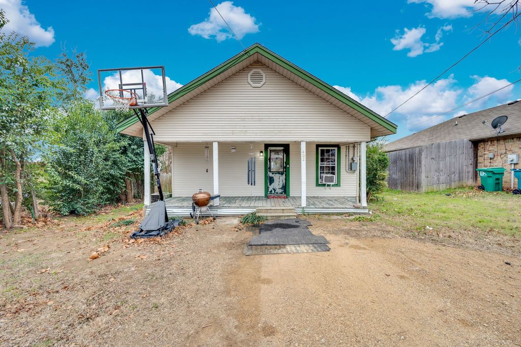 402 W 2nd St, Maypearl, TX 76064 | MLS# 21161676 - Trulia | Trulia