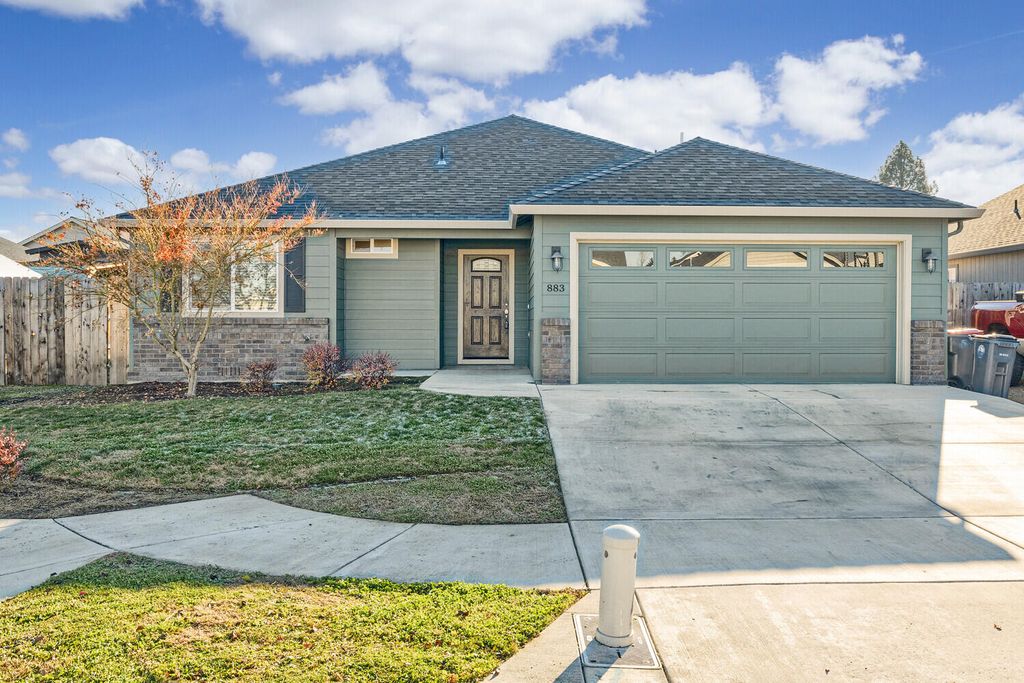 883 Trinity Way, Medford, OR 97501 - See Est. Value, Schools & More