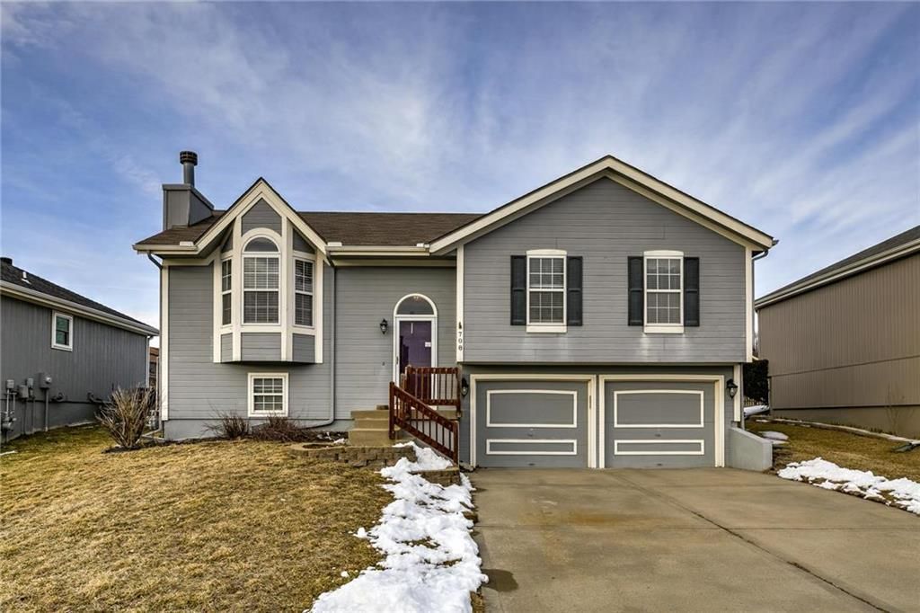 708 NE 107th St, Kansas City, MO 64155 - See Est. Value, Schools & More