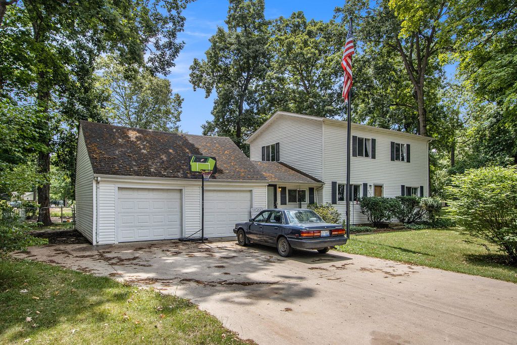 435 W Main St, Centreville, MI 49032 - See Est. Value, Schools & More