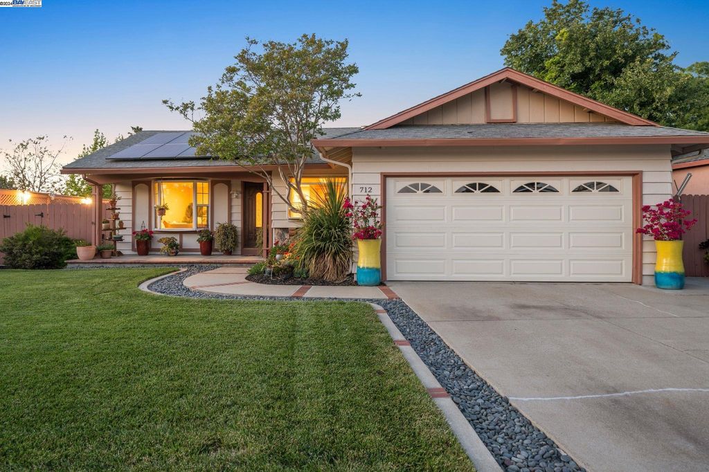 712 Chippewa Way, Livermore, CA 94551 - See Est. Value, Schools & More