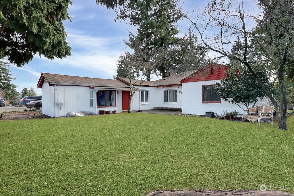 12824 84th Avenue S, Seattle, WA 98178 - See Est. Value, Schools & More