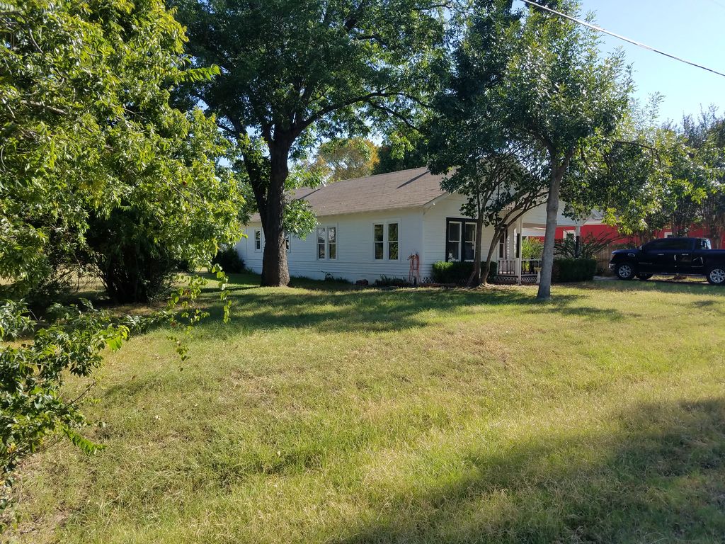 212 W Market St, Mabank, TX 75147 - See Est. Value, Schools & More