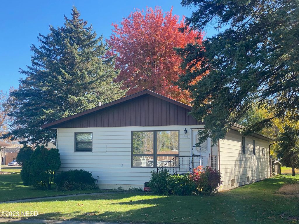 506 4th St W, Clear Lake, SD 57226 - See Est. Value, Schools & More
