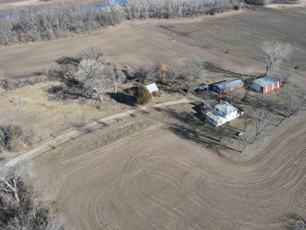 548 NE Shadden Rd, Tecumseh, KS 66542 - See Est. Value, Schools & More