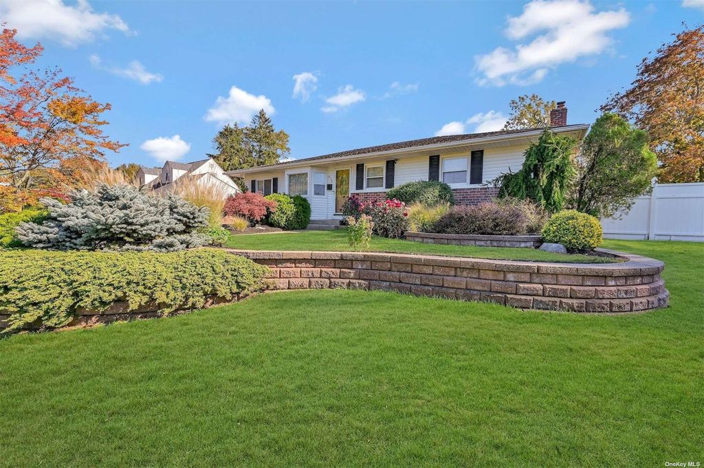 438 Townline Road, Commack, NY 11725 | Trulia