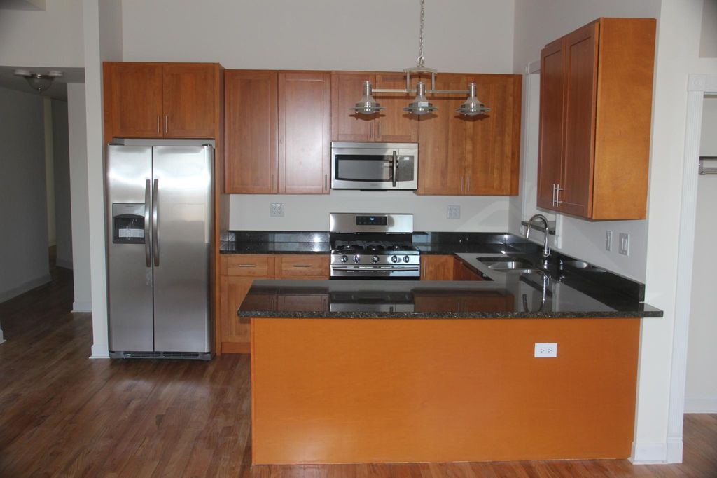 855 E 64th St, Chicago, IL 60637 - See Est. Value, Schools & More