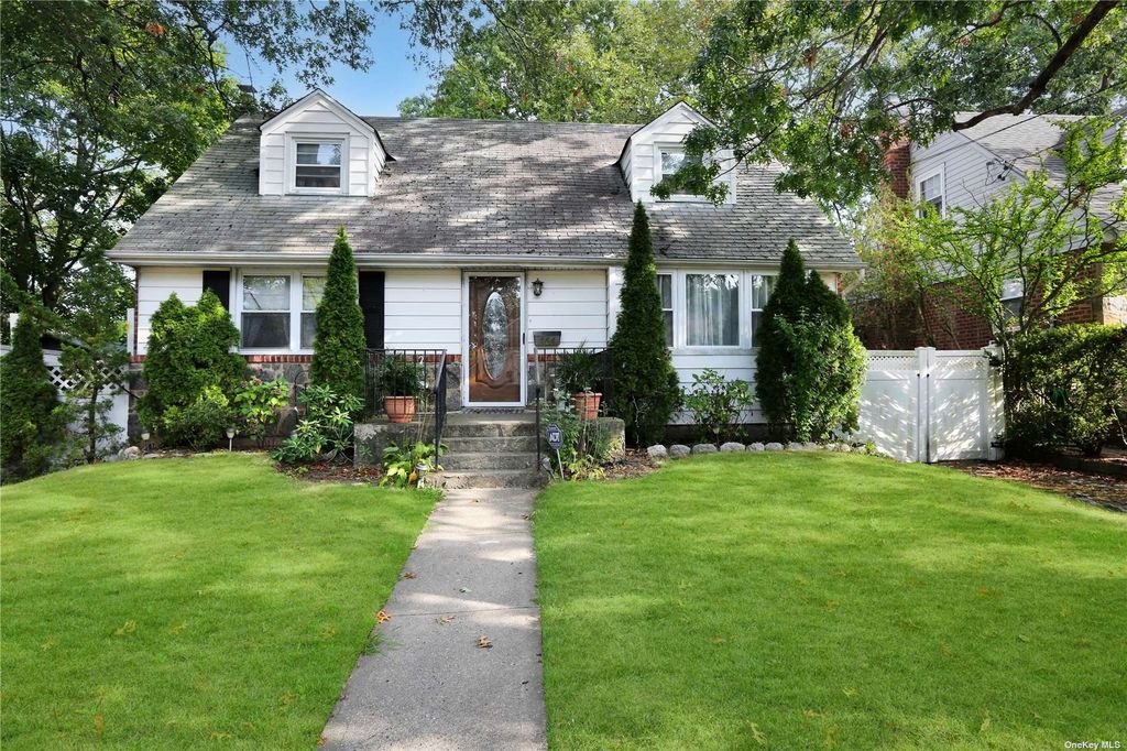 464 Roy Street, West Hempstead, NY 11552 - See Est. Value, Schools & More