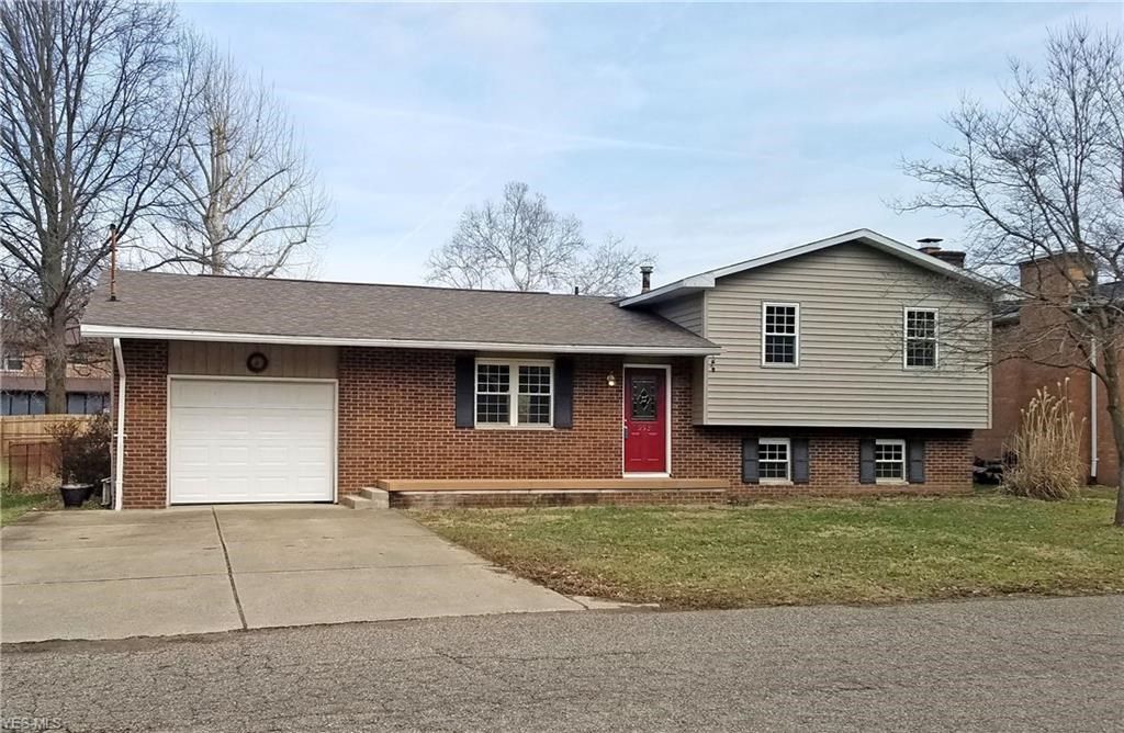 293 Greenbrier Ave, Williamstown, WV 26187 - See Est. Value, Schools & More