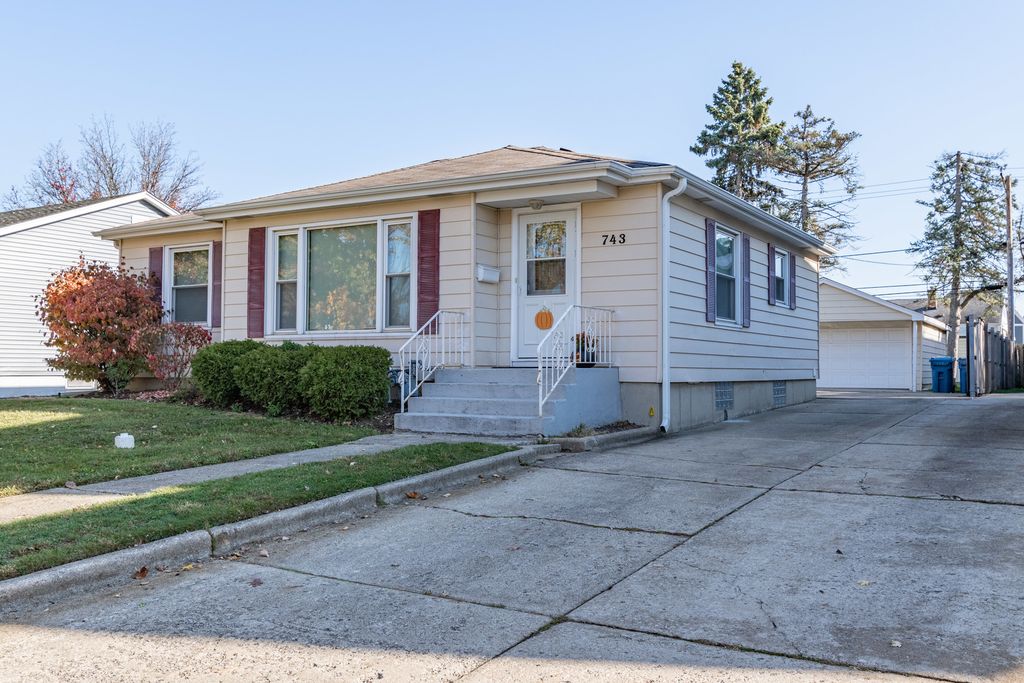 743 S Spring Rd, Elmhurst, IL 60126 - See Est. Value, Schools & More