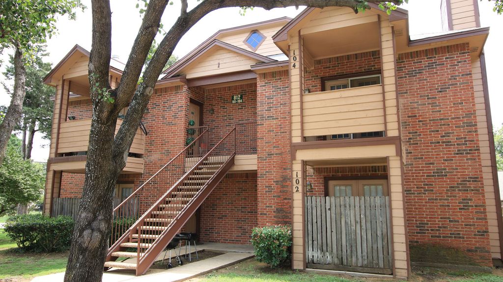 812 N Center St #804, Arlington, TX 76011 - See Est. Value, Schools & More