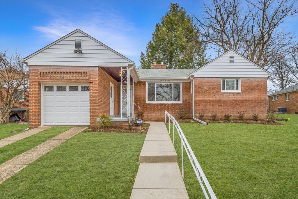 2940 Terrace Dr, Chevy Chase, MD 20815 - See Est. Value, Schools & More