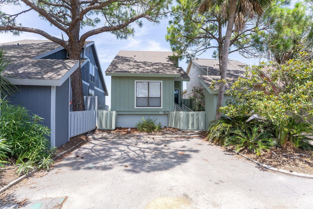 4 Periwinkle Ct, Fripp Island, SC 29920 - See Est. Value, Schools & More