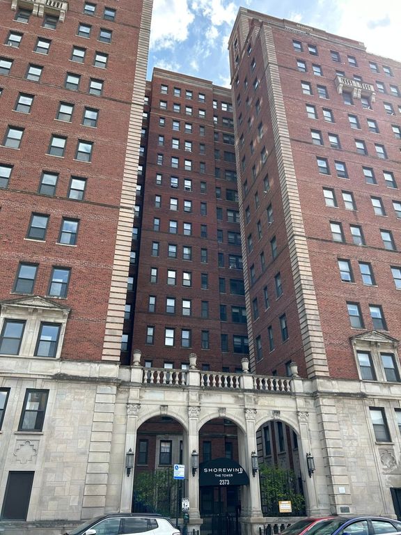 2373 E 70th St #1111, Chicago, IL 60649 - See Est. Value, Schools & More
