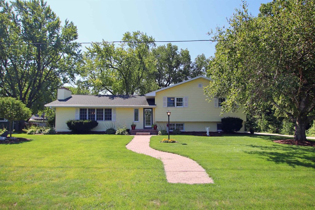 W4596 4th Street Rd, Fond Du Lac, WI 54937 - See Est. Value, Schools & More