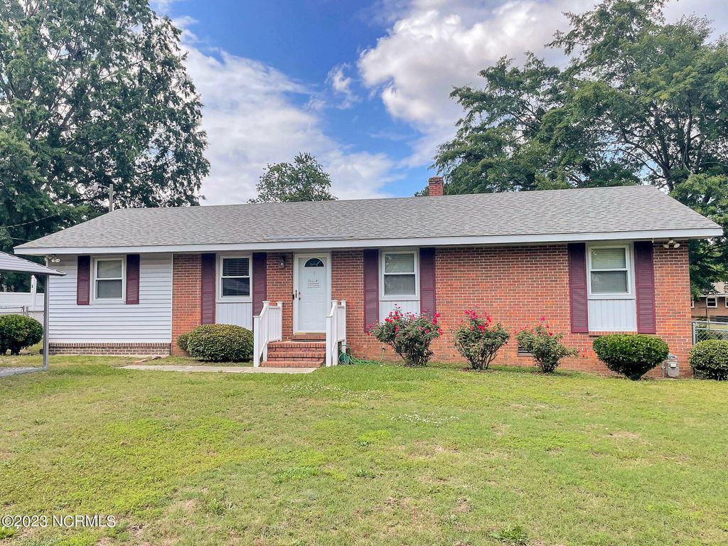 202 Hill Street, Laurinburg, NC 28352 - See Est. Value, Schools & More