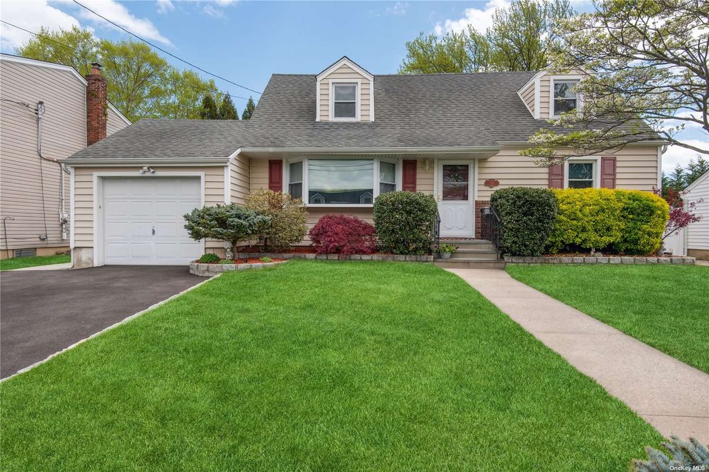 329 Pacific Street, Massapequa Park, NY 11762 - See Est. Value, Schools ...