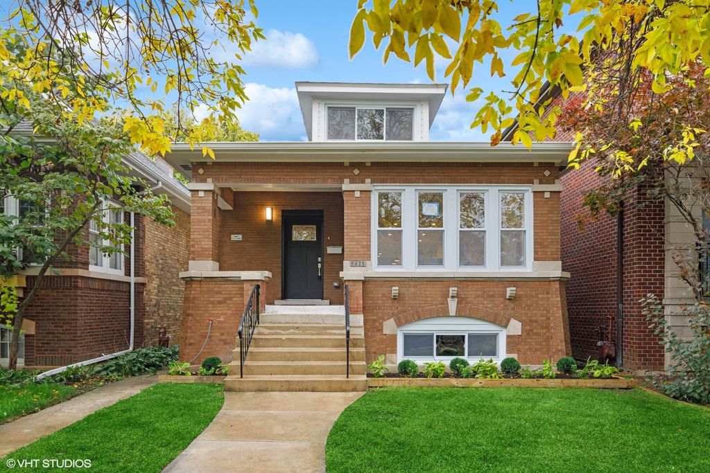 5423 W Wilson Ave, Chicago, IL 60630 - See Est. Value, Schools & More