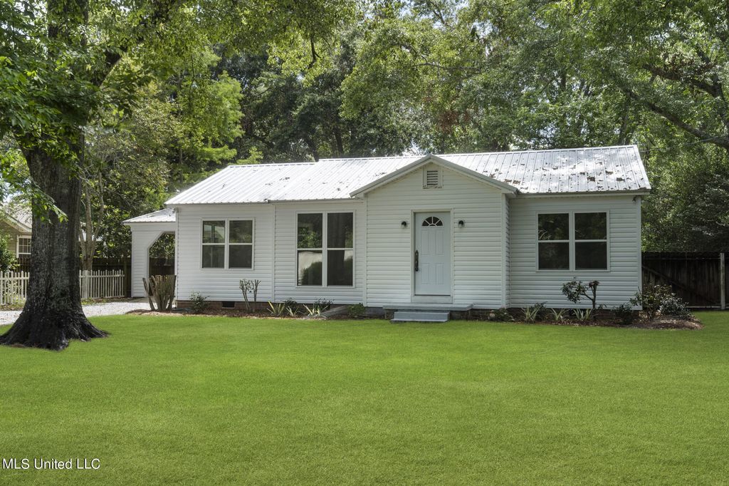 116 Hinson St, Lucedale, MS 39452 - See Est. Value, Schools & More