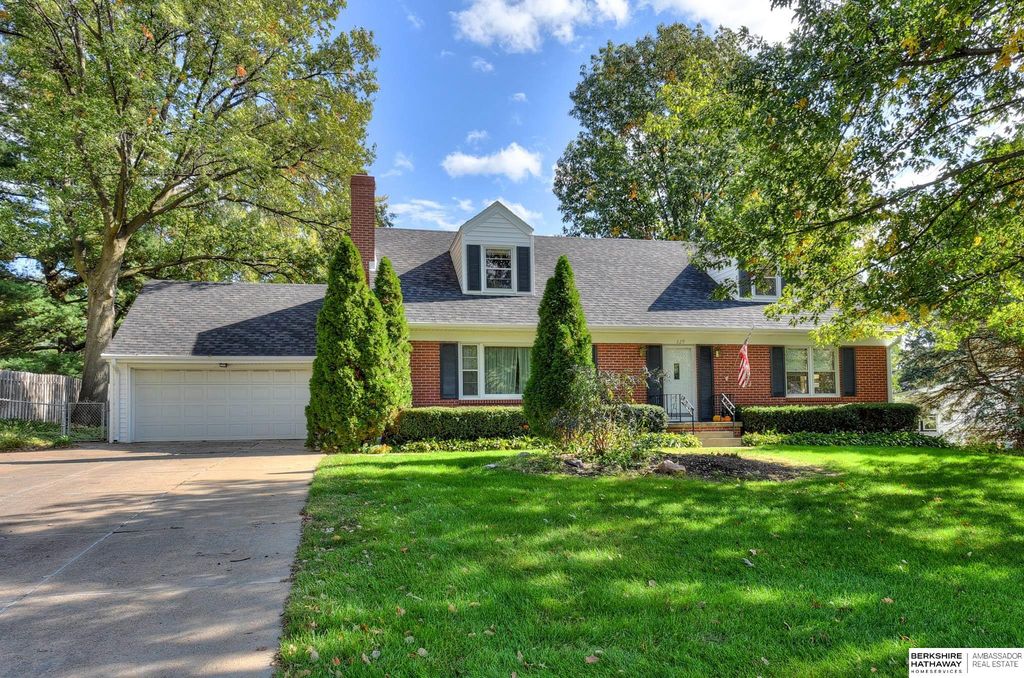 829 S 89th St, Omaha, NE 68114 - See Est. Value, Schools & More