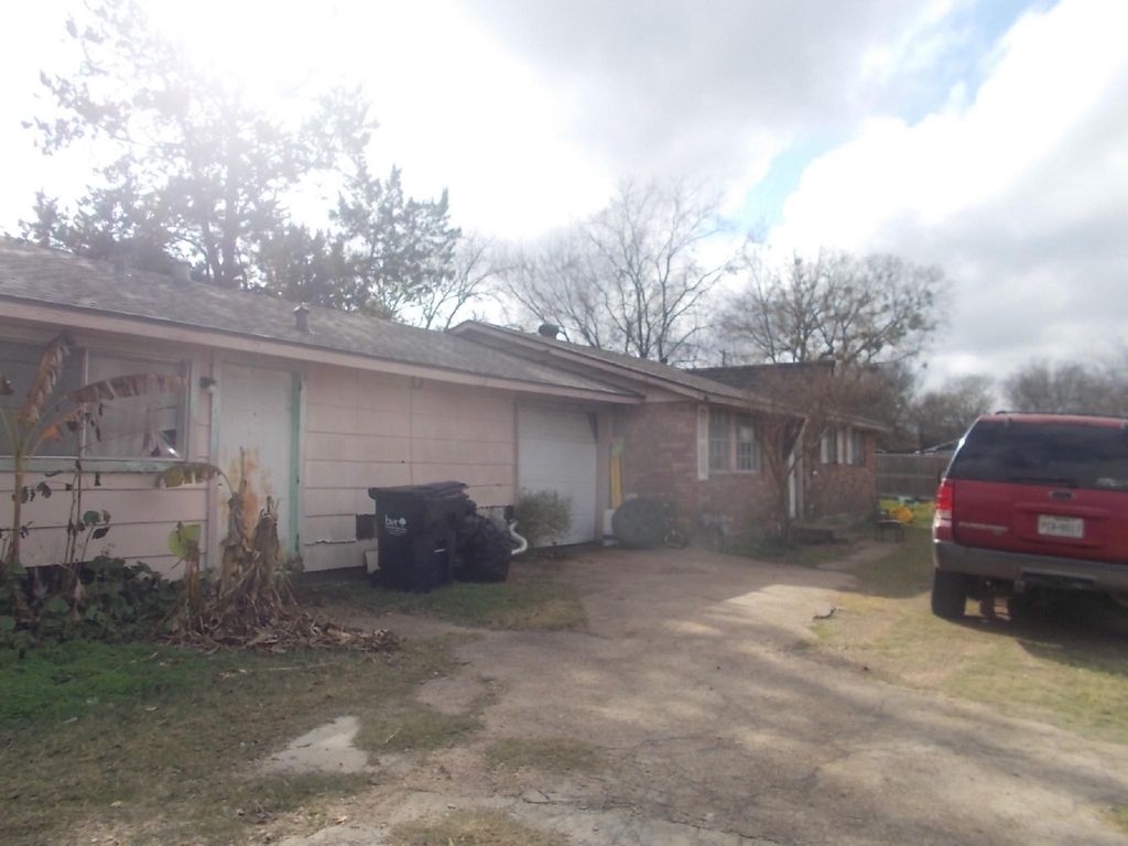 703-705 N Cottonwood St, Brenham, TX 77833 | MLS# 46877687 | Trulia