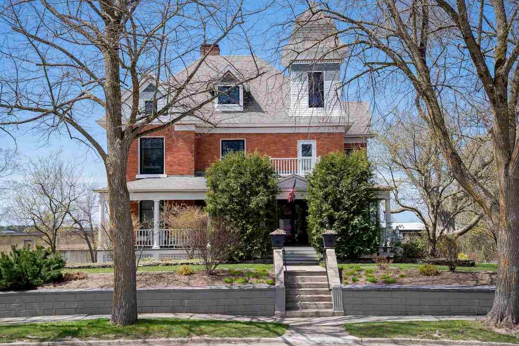 918 Howard St, Petoskey, MI 49770 | MLS# 470896 | Trulia