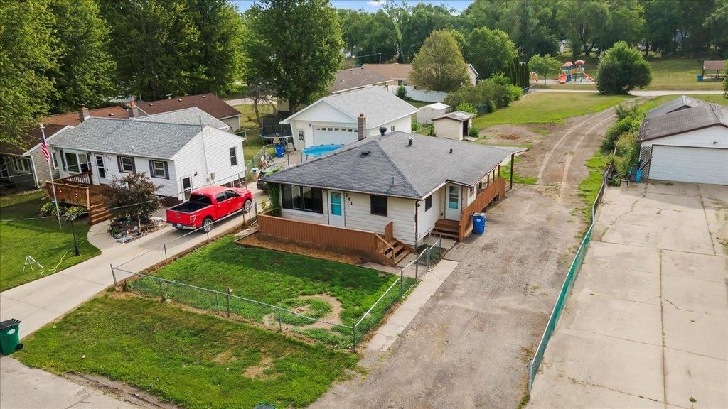 741 Colleen Ave, Evansdale, IA 50707 - See Est. Value, Schools & More